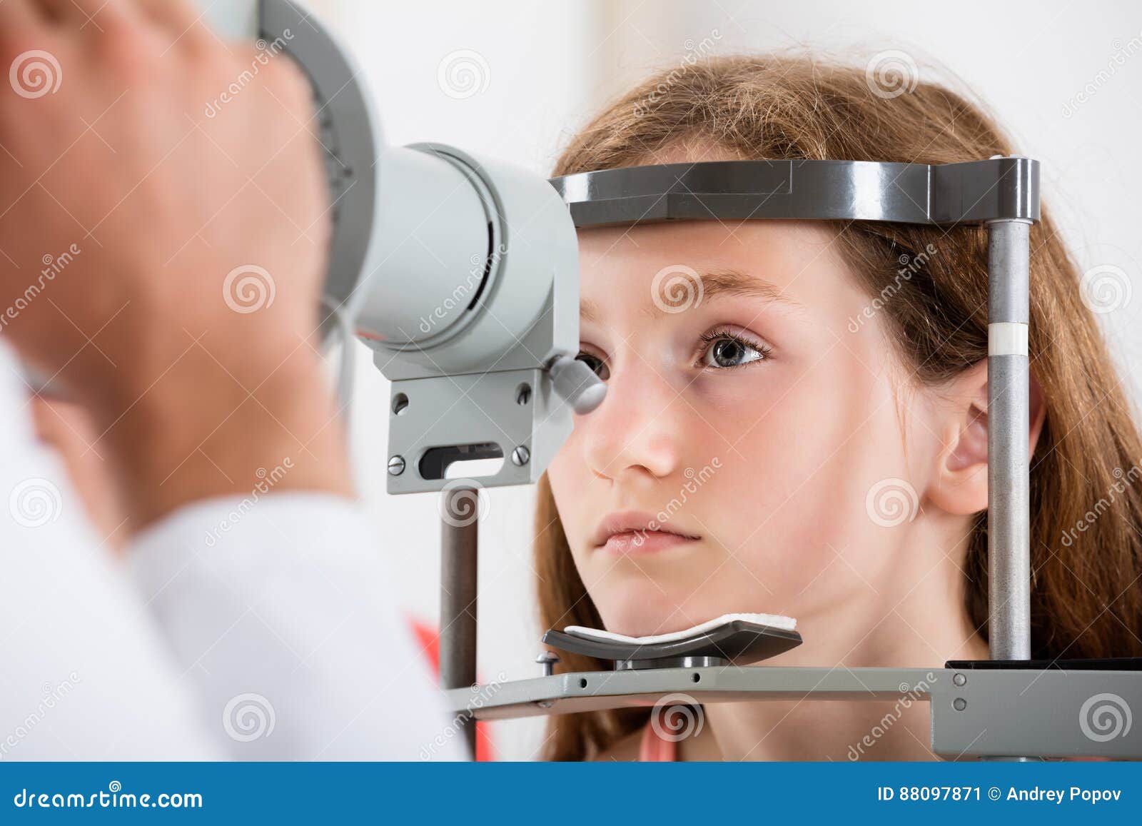 An Optometrist Doing Vision Testing of Girl Stock Image - Image of ...