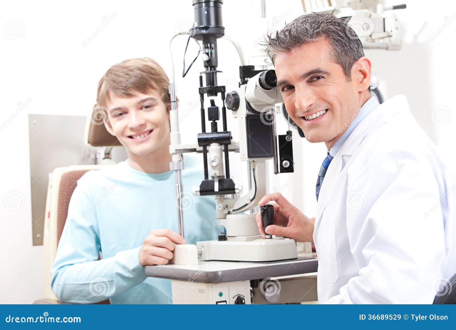 Optometrist and Pateint in Clinic Stock Image - Image of medical ...