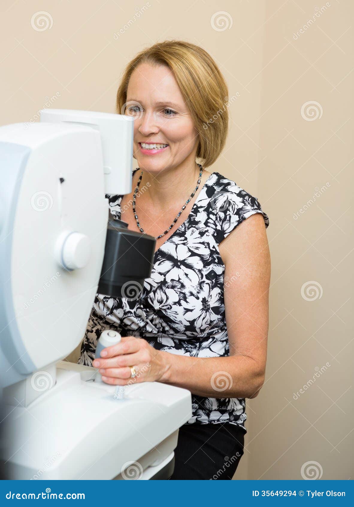 Optometrist Using Digital Retina Camera Stock Photo - Image of female ...