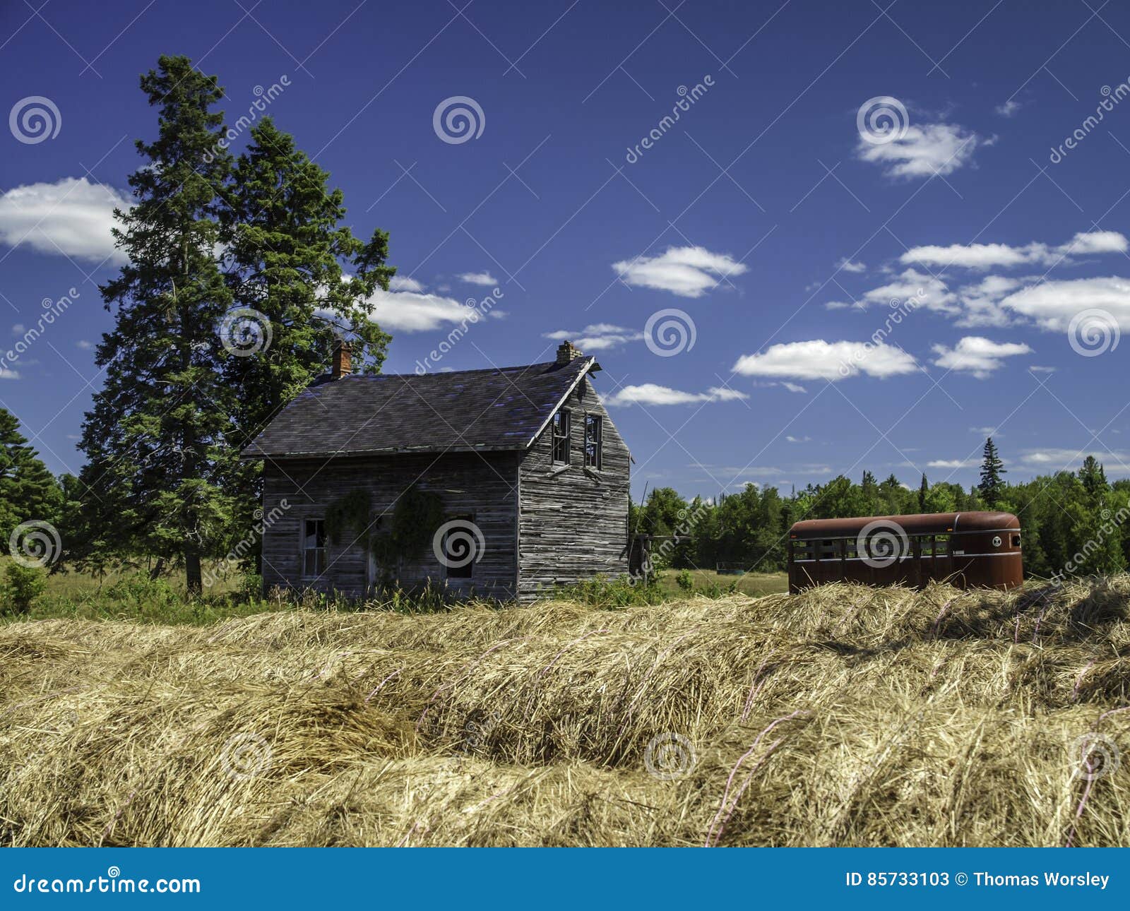 Opuszczony dom stara farma obraz stock. Obraz złożonej z gospodarstwo ...