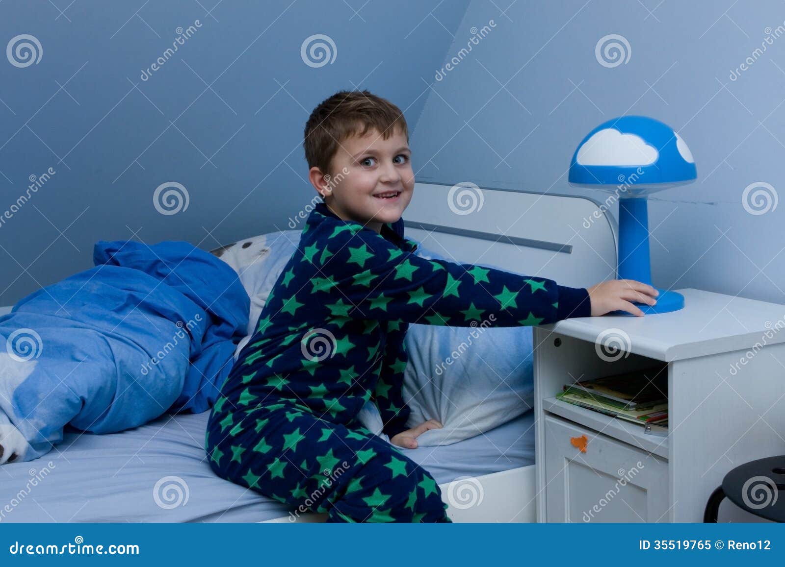 Ora di andare a letto immagine stock. Immagine di dolce - 35519765