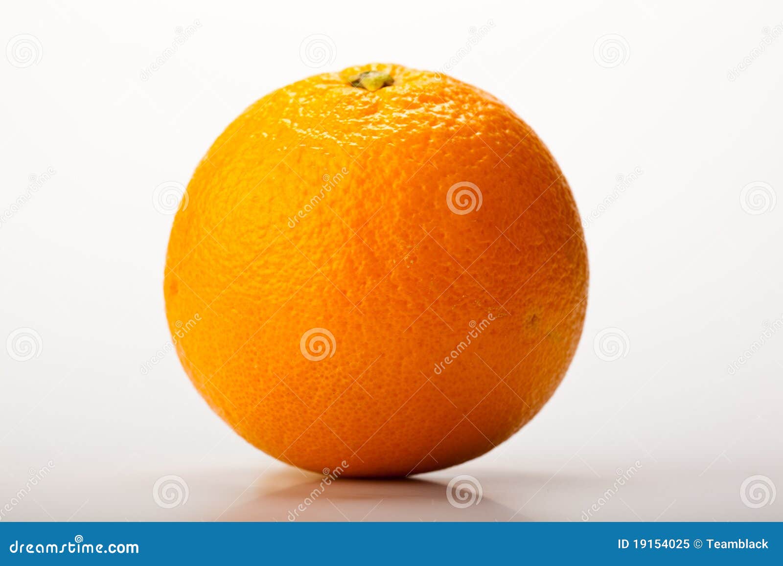 Orange redaktionelles bild. Bild von einzeln, frucht - 19154025