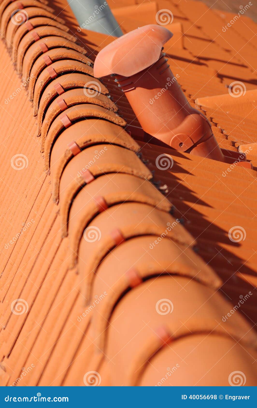 Orange de tuile de toit photo stock. Image of tuile, configuration ...