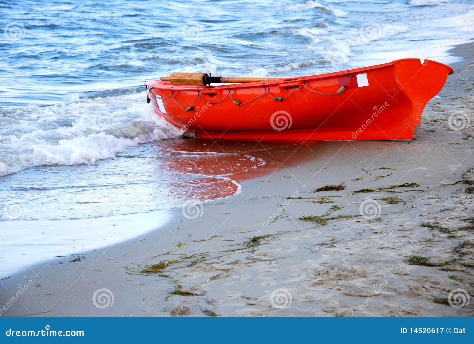 Orange Rettungsboot stockbild. Bild von hilfe, meer, retter - 14520617