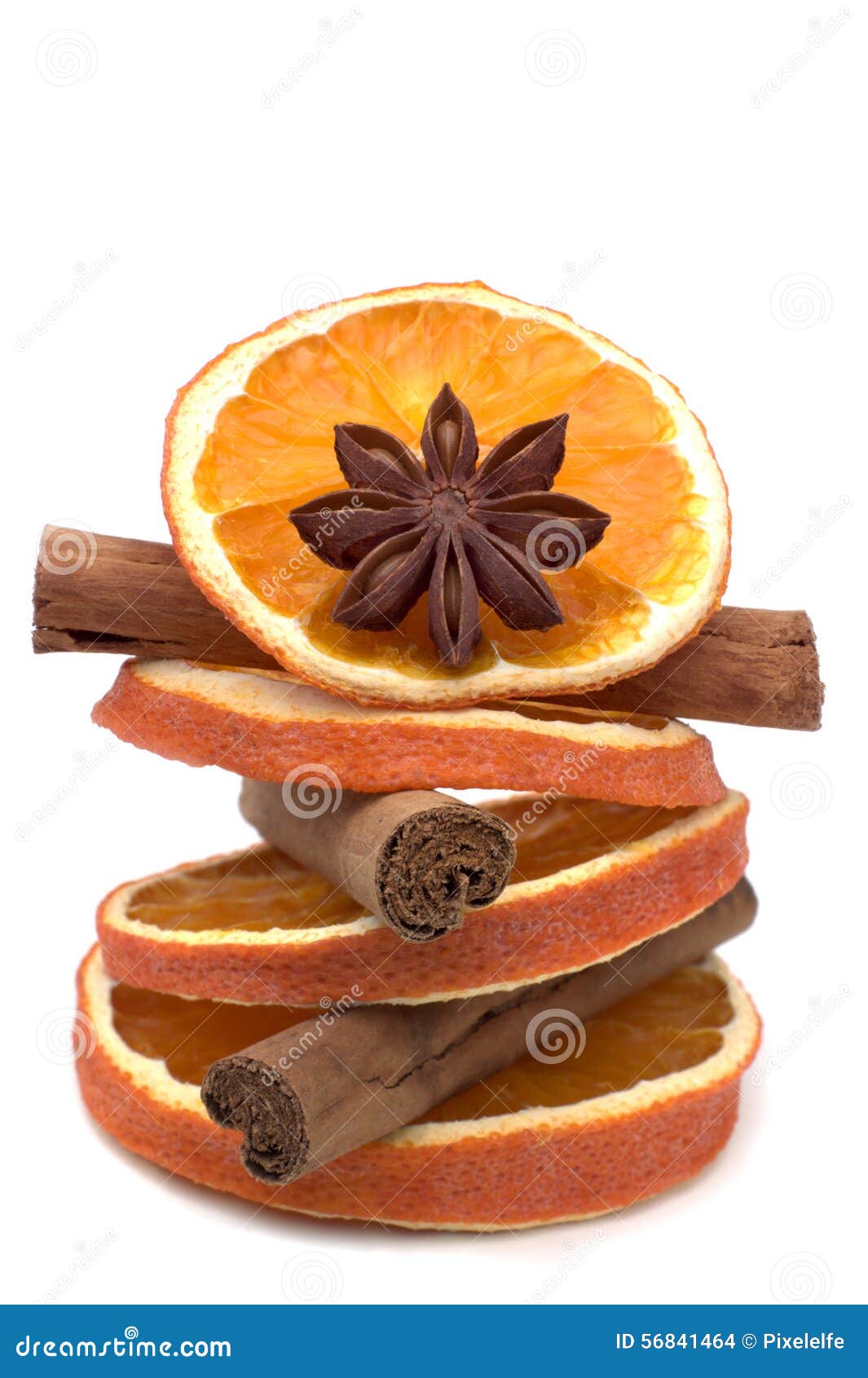 Orange_slices_cinnamon_star_anise_against_white06 Foto de archivo ...