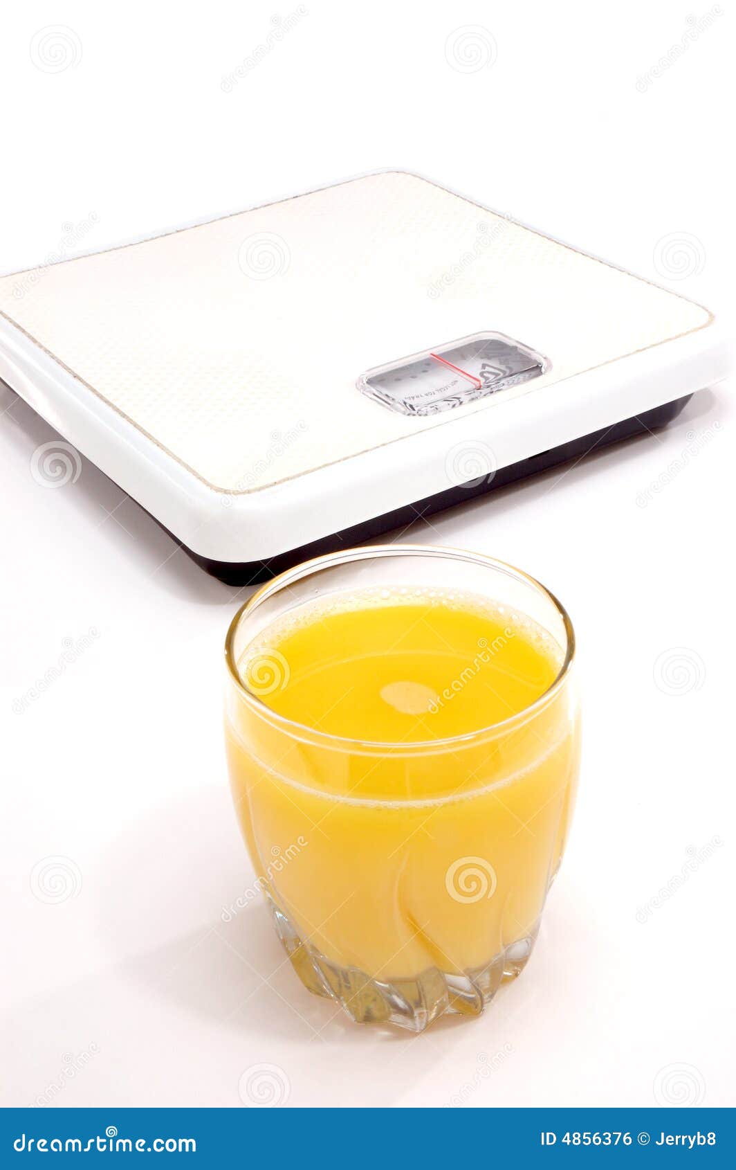 Orangensaft mit Skala stockfoto. Bild von orange, gelb - 4856376