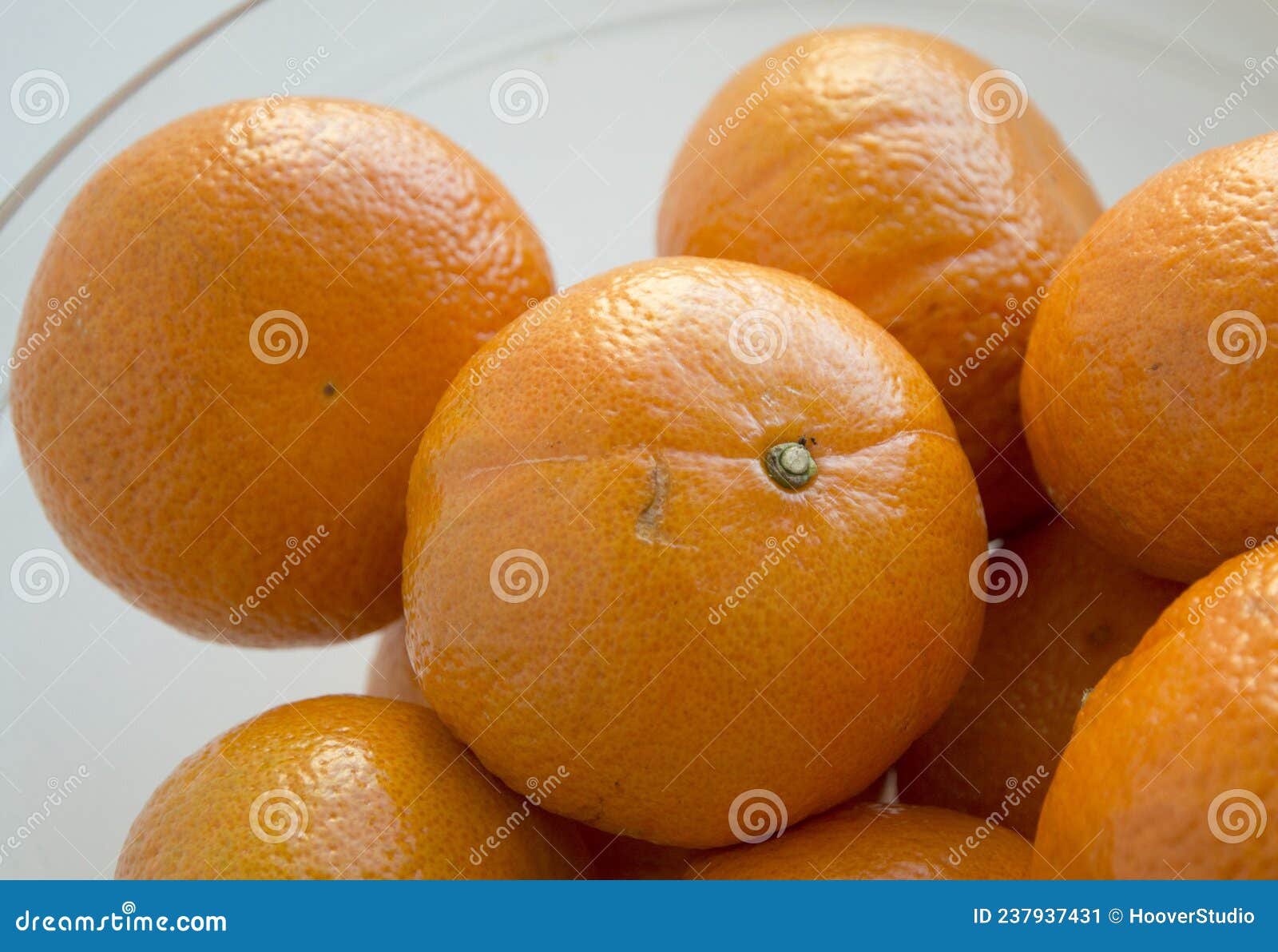 Close-up: Nine Oranges in a Glass Plate Ready for Making Juice Stock ...