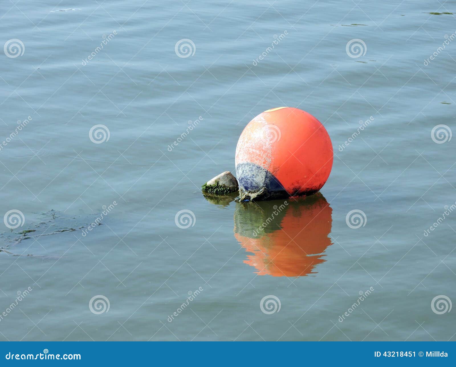Oranje boei stock afbeelding. Image of nearsighted, boten - 43218451