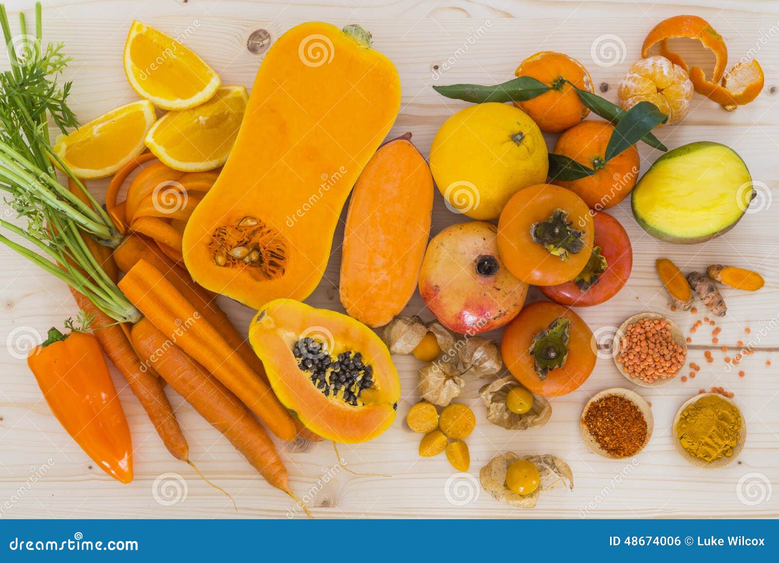 Oranje groenten en fruit stock foto. Image of half, voedsel - 48674006