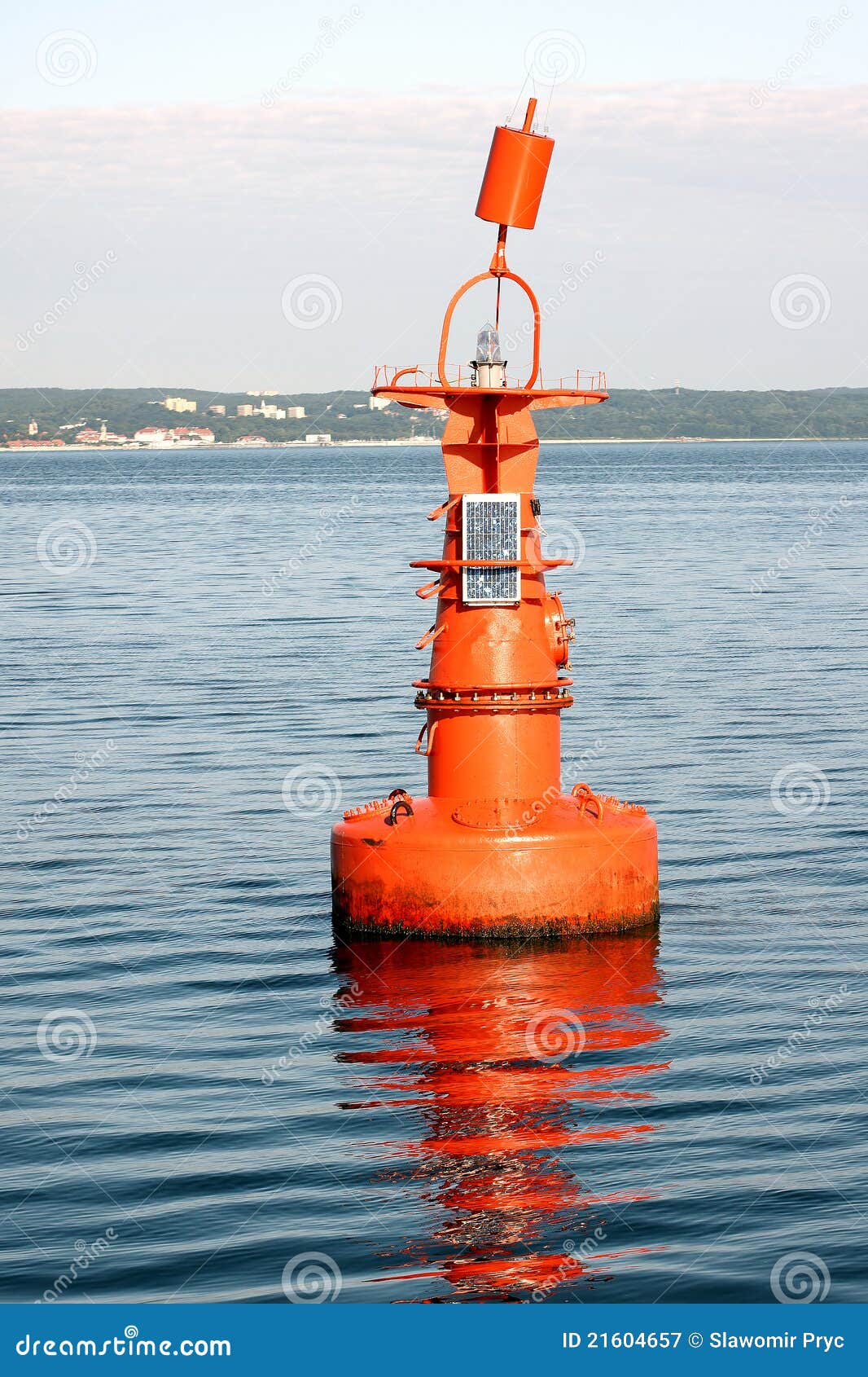 Oranje Lichte Boei in Oceaan Stock Afbeelding - Image of helder, baken ...