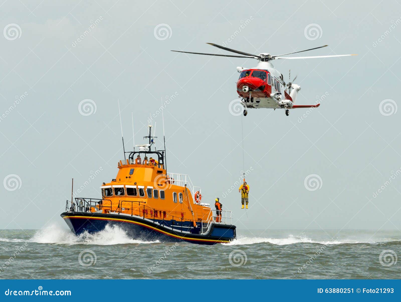 Oranje Overzeese Reddingsboot Met Reddingshelikopter Redactionele Foto ...