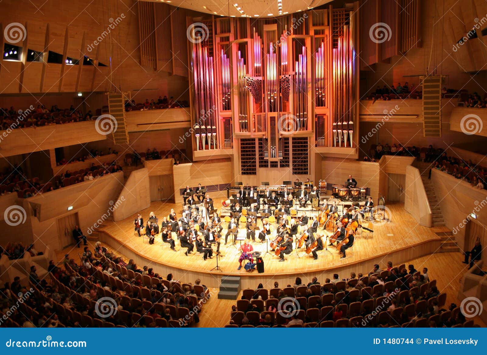 Orchestra sinfonica fotografia stock. Immagine di concerto - 1480744