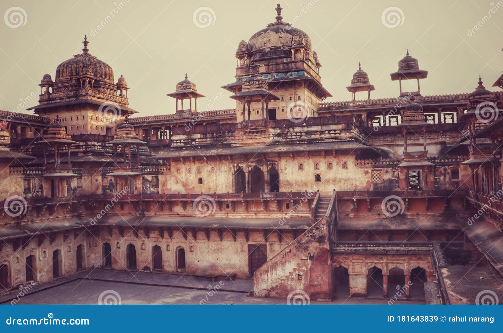 Orchha fort in orchha stock image. Image of architecture - 181643839