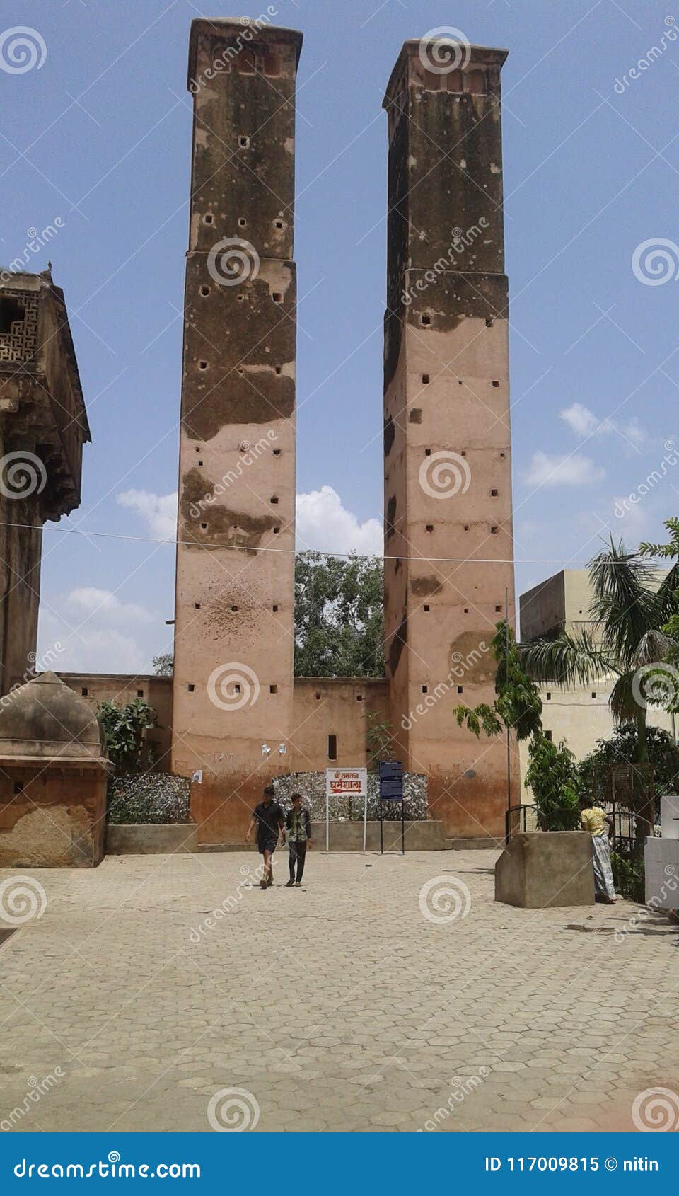 Orchha pillars editorial image. Image of dham, diya - 117009815