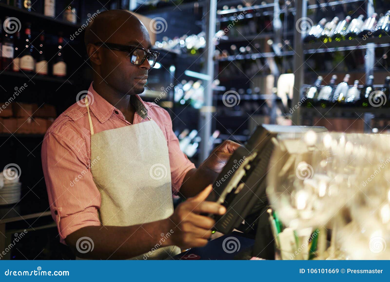 Orden de Registrating imagen de archivo. Imagen de joven - 106101669