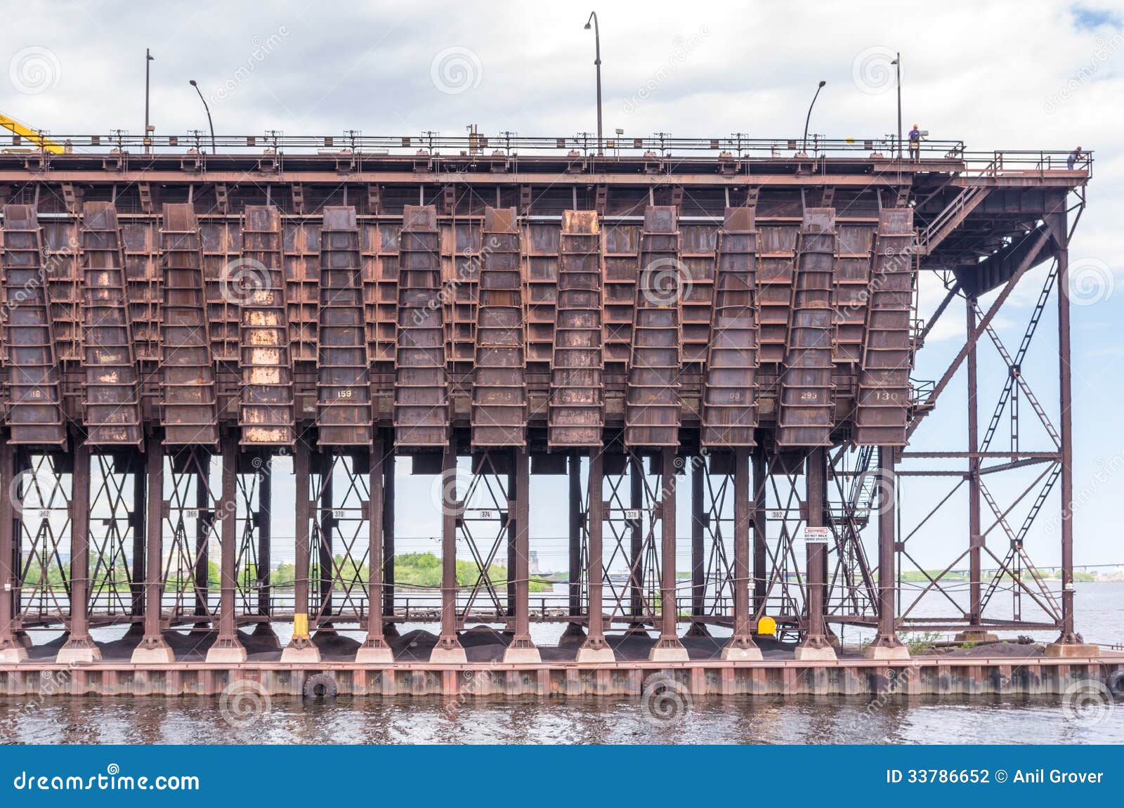 Ore Loader in St. Louis Bay at Duluth Docks Editorial Photography ...
