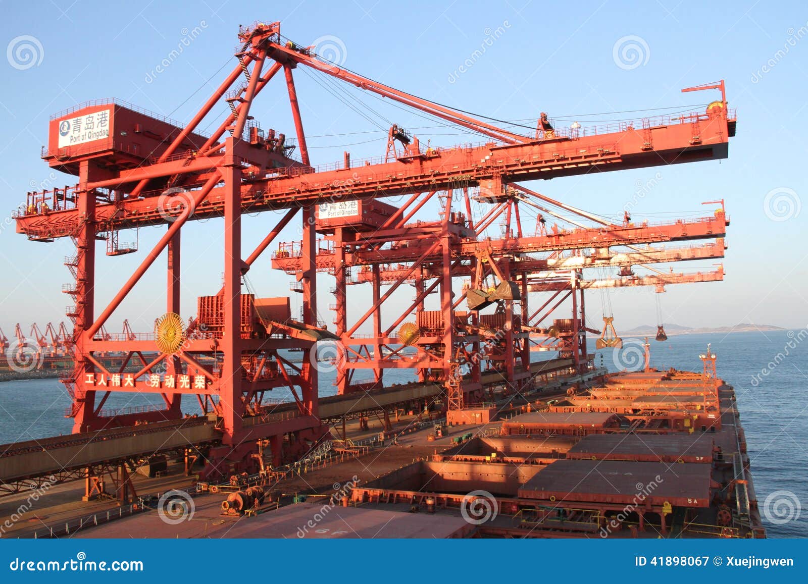 Ore terminal editorial photography. Image of digging - 41898067