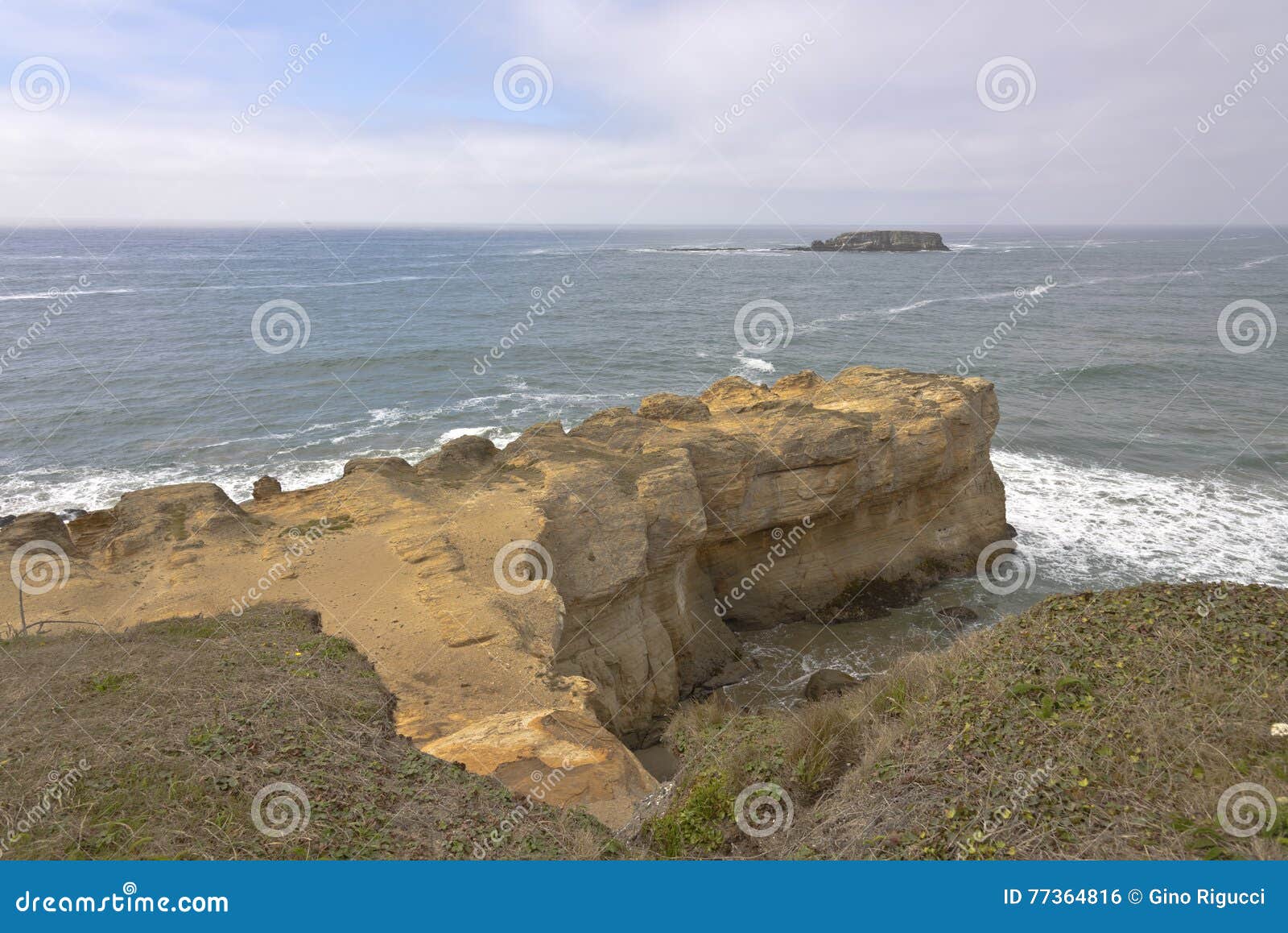 Oregon Coast Cliffs and the Pacific Ocean. Stock Photo - Image of ...