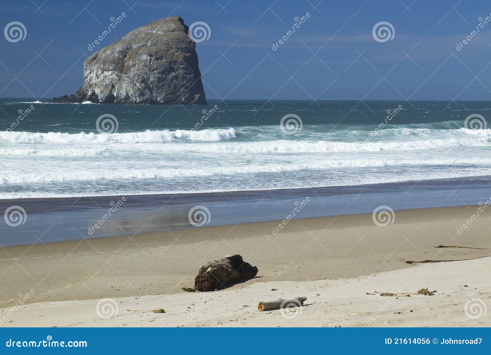 Oregon Coast Haystack Rock & Beach Stock Photo - Image of scenery ...