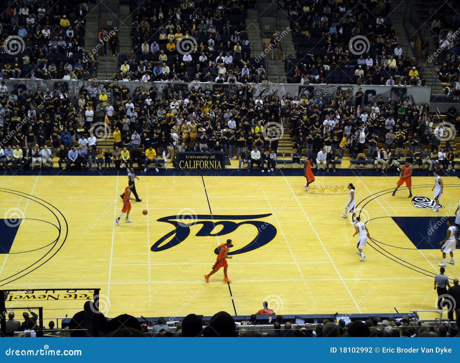 Oregon State Player Dribbles Ball Down Court Editorial Photography ...