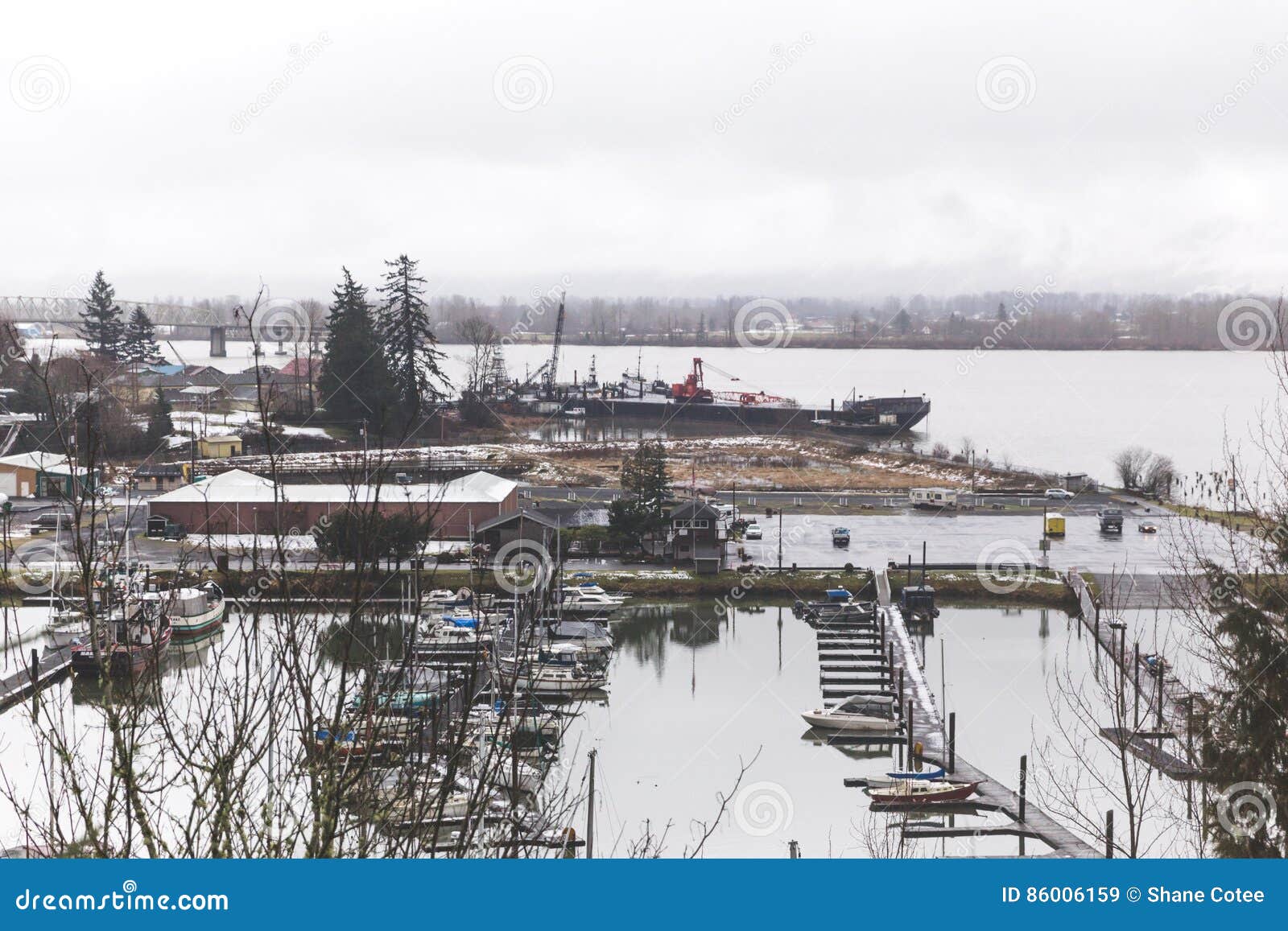 Oregon winter boat docks stock image. Image of foggy - 86006159