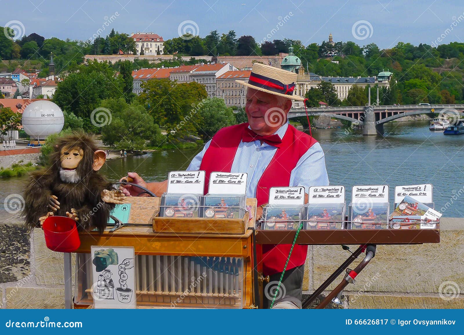 Organ grinder with monkey editorial photography. Image of street - 66626817