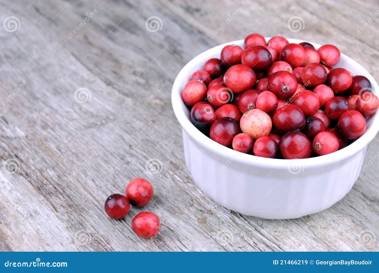 Organic Cranberries on Rustic Wooden Background Stock Image - Image of ...