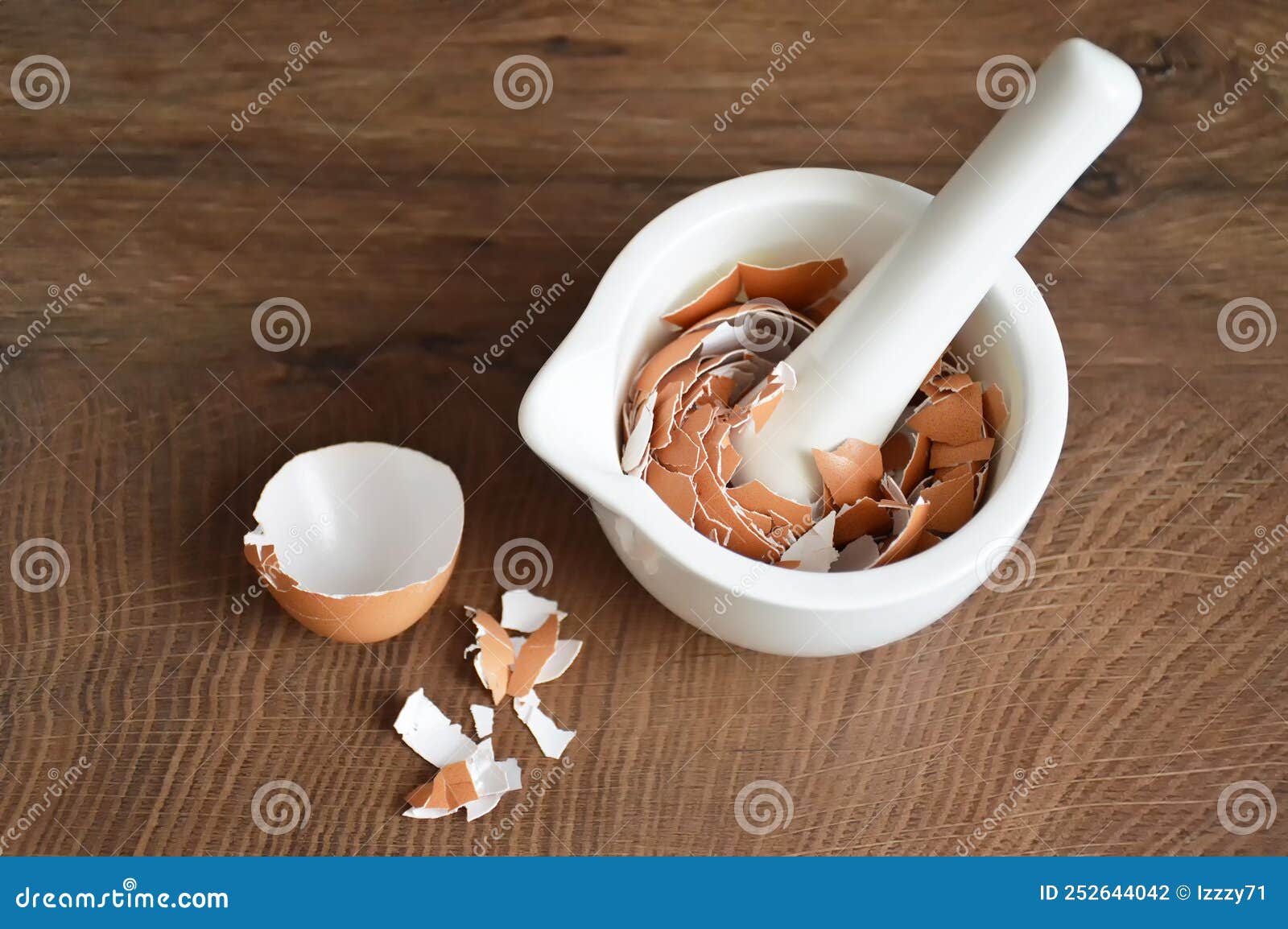 Organic Eggshell Fertilizer for Plants. Crushed Eggshells in Mortar ...