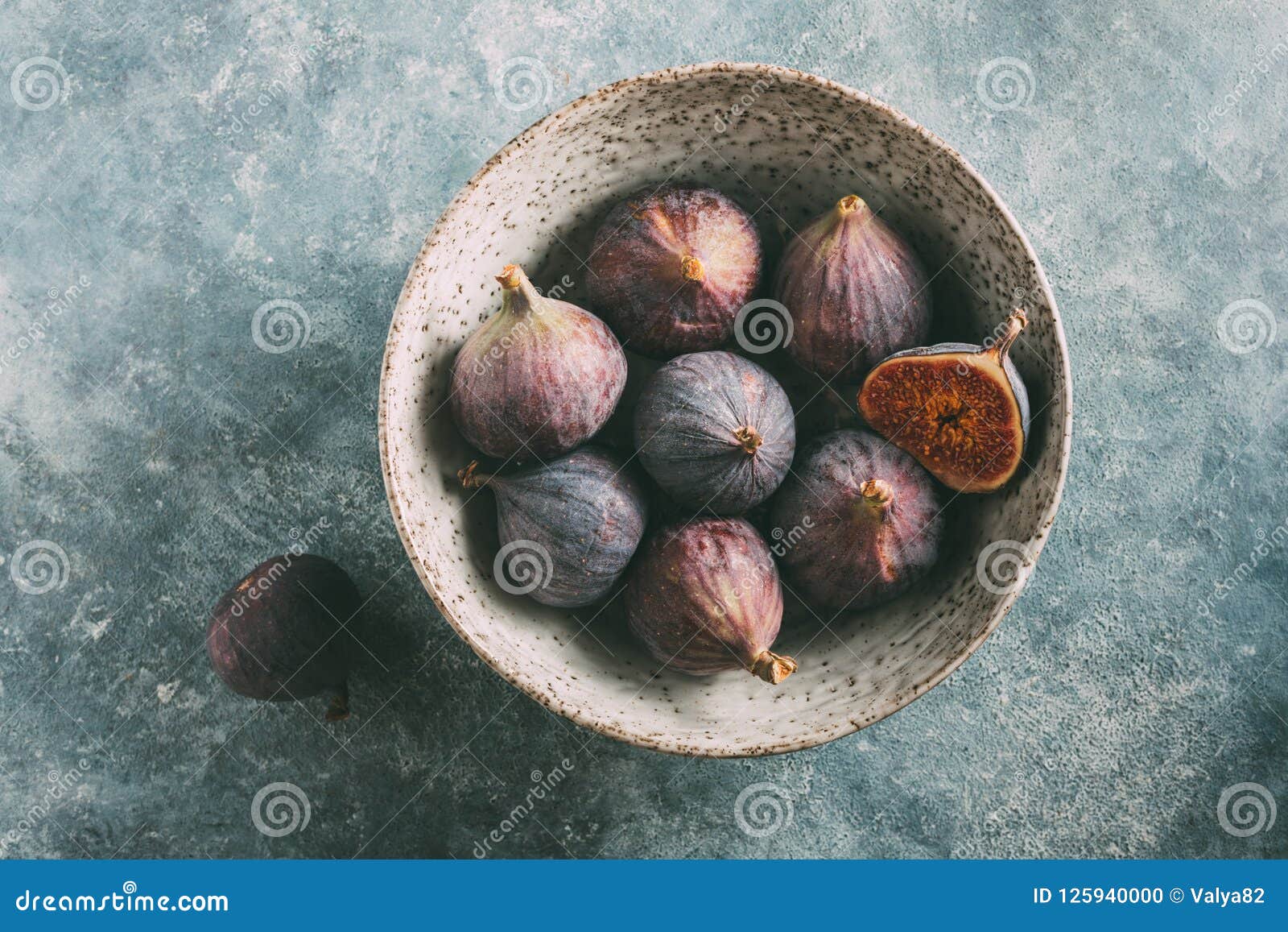 Organic figs in a bowl. stock photo. Image of ingredient - 125940000