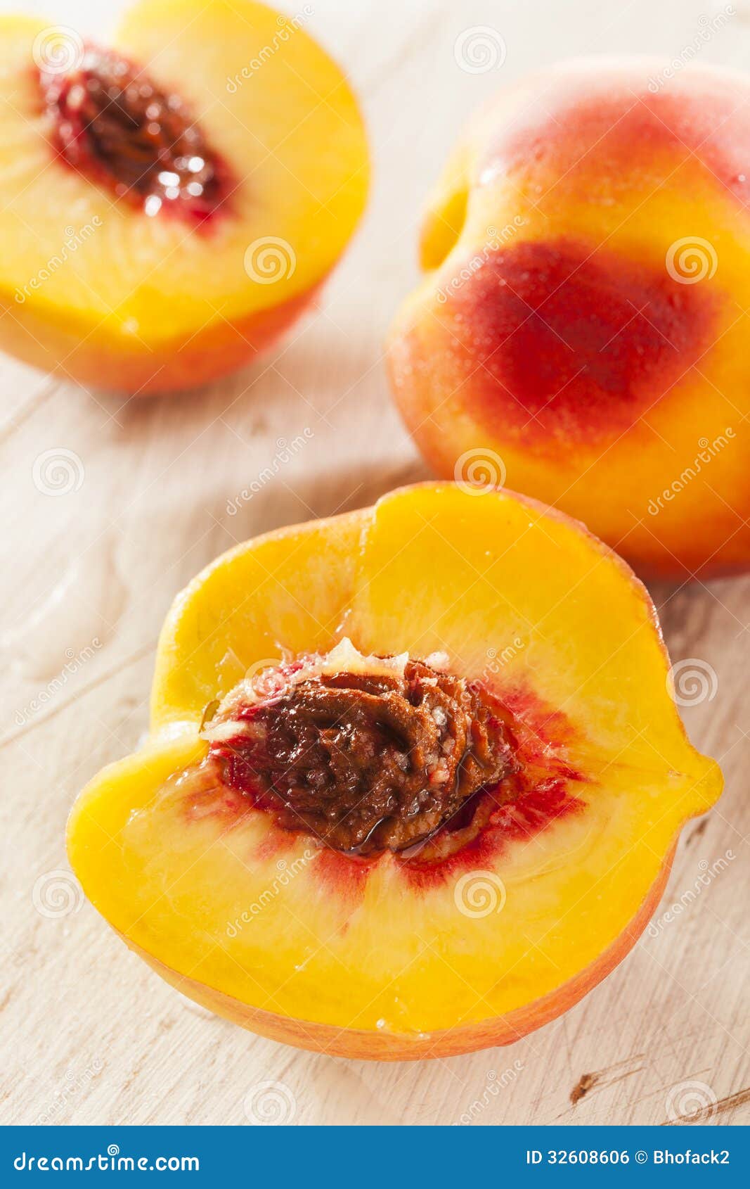 Organic Ripe Orange Peaches Stock Photo - Image of heap, healthy: 32608606
