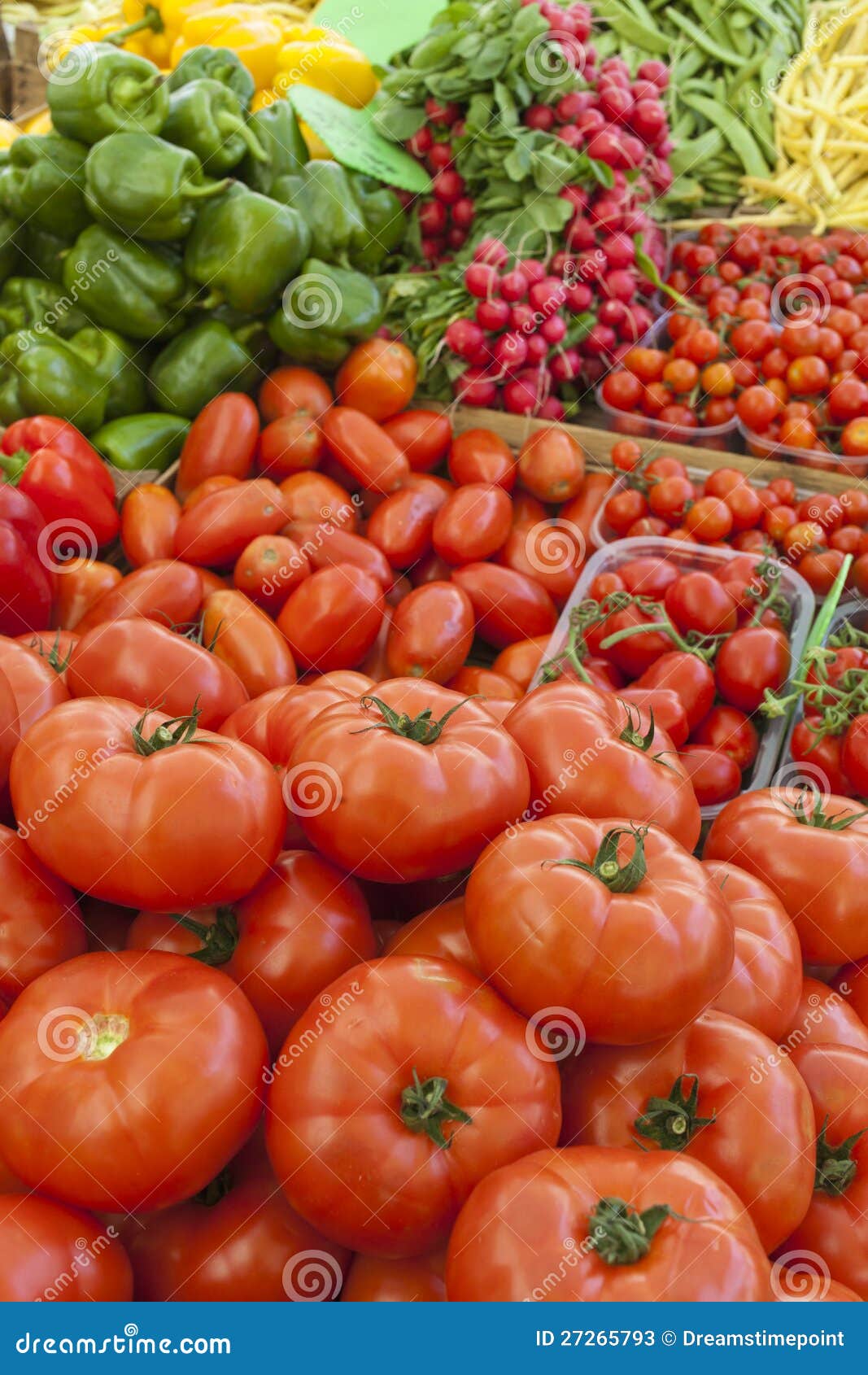 Organic Vegetable on Sunny Market Stock Image - Image of radish, stand ...