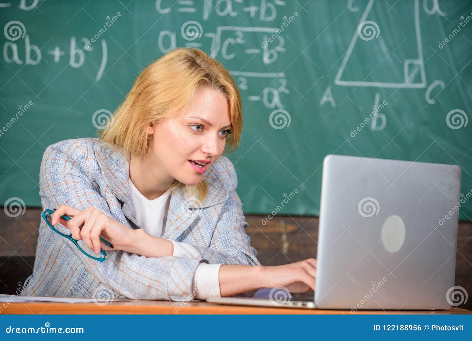 Organize Class and Make Learning Easy Process. Present Lesson in ...