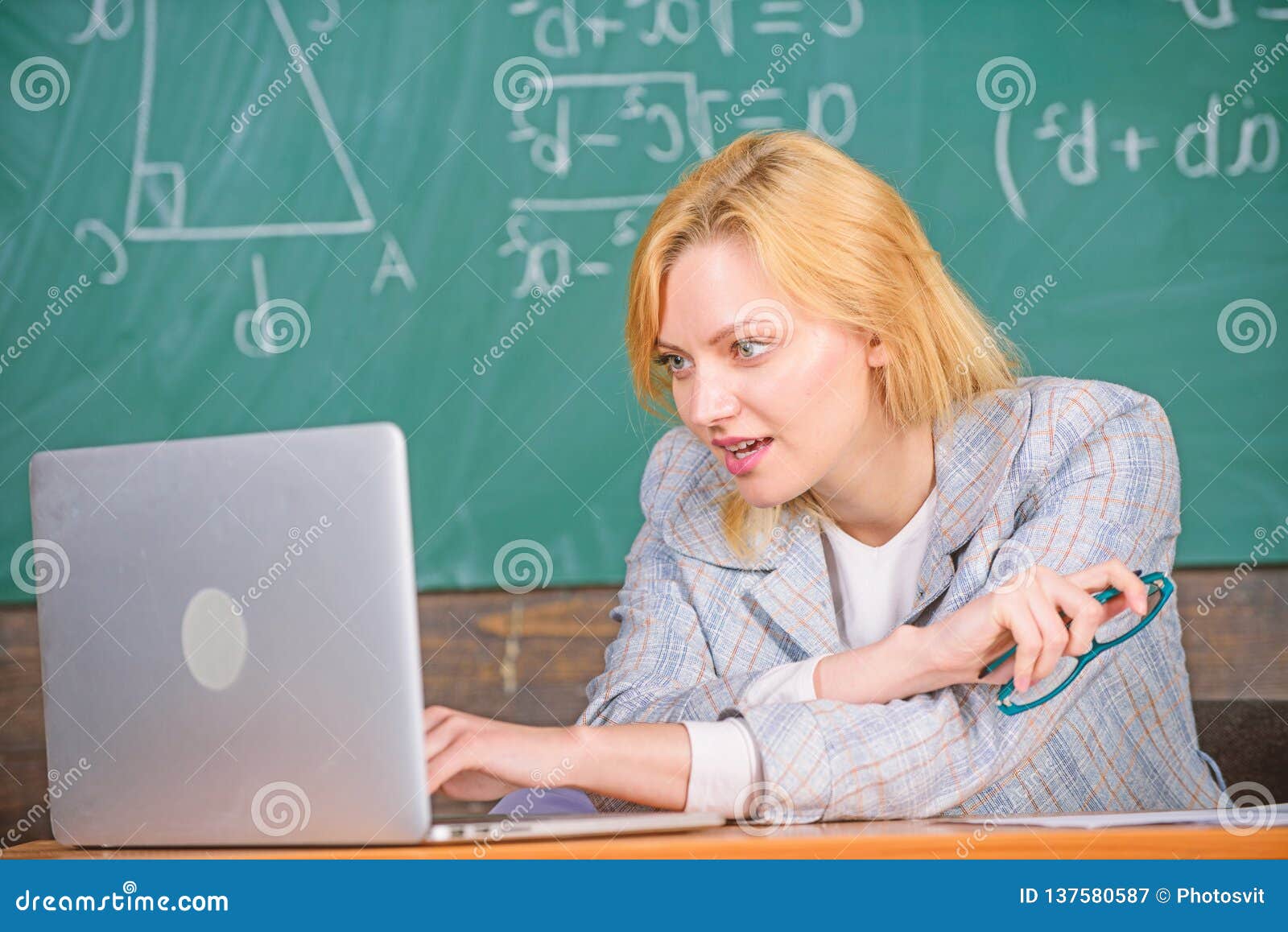 Organize Class and Make Learning Easy Process. Present Lesson in ...