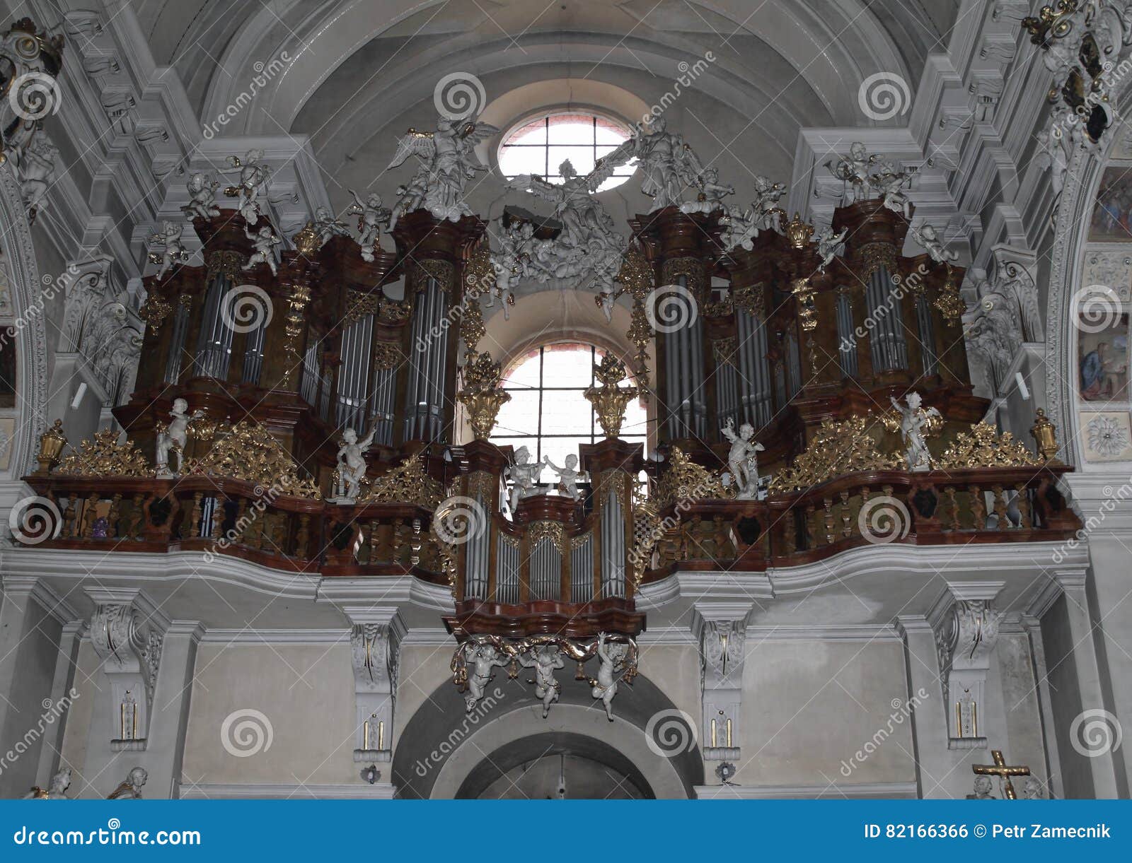 Organo in Chiesa Del Presupposto Fotografia Stock - Immagine di musica ...