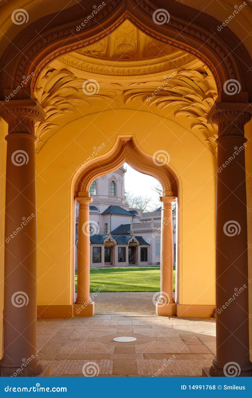 Orientalischer Torbogen stockfoto. Bild von umgearbeitet - 14991768