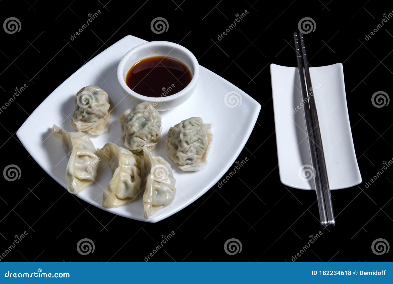 Orientalisches Dim Sum Gyoza Stockfoto - Bild von gebrannt, tief: 182234618