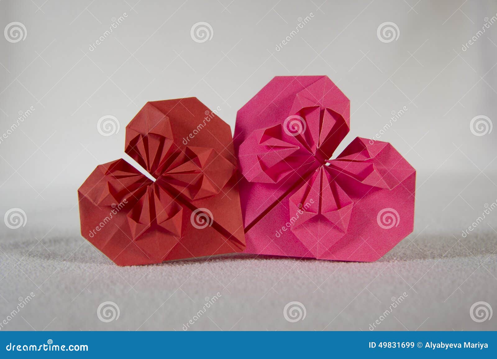 Origami - Dwa Serca Z Papieru - 3 Obraz Stock - Obraz złożonej z emocje ...