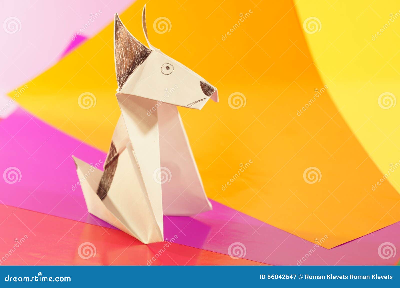 Origami Hund stockbild. Bild von papier, farben, bunt - 86042647