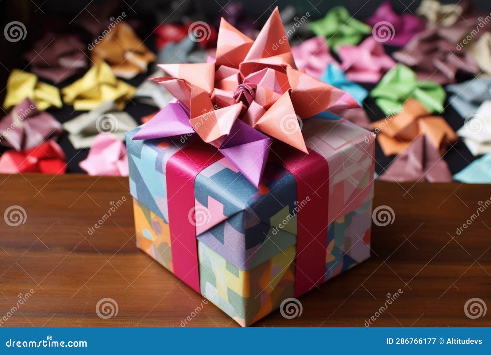 Origami-inspired Birthday Gift Wrapping Idea Stock Illustration ...