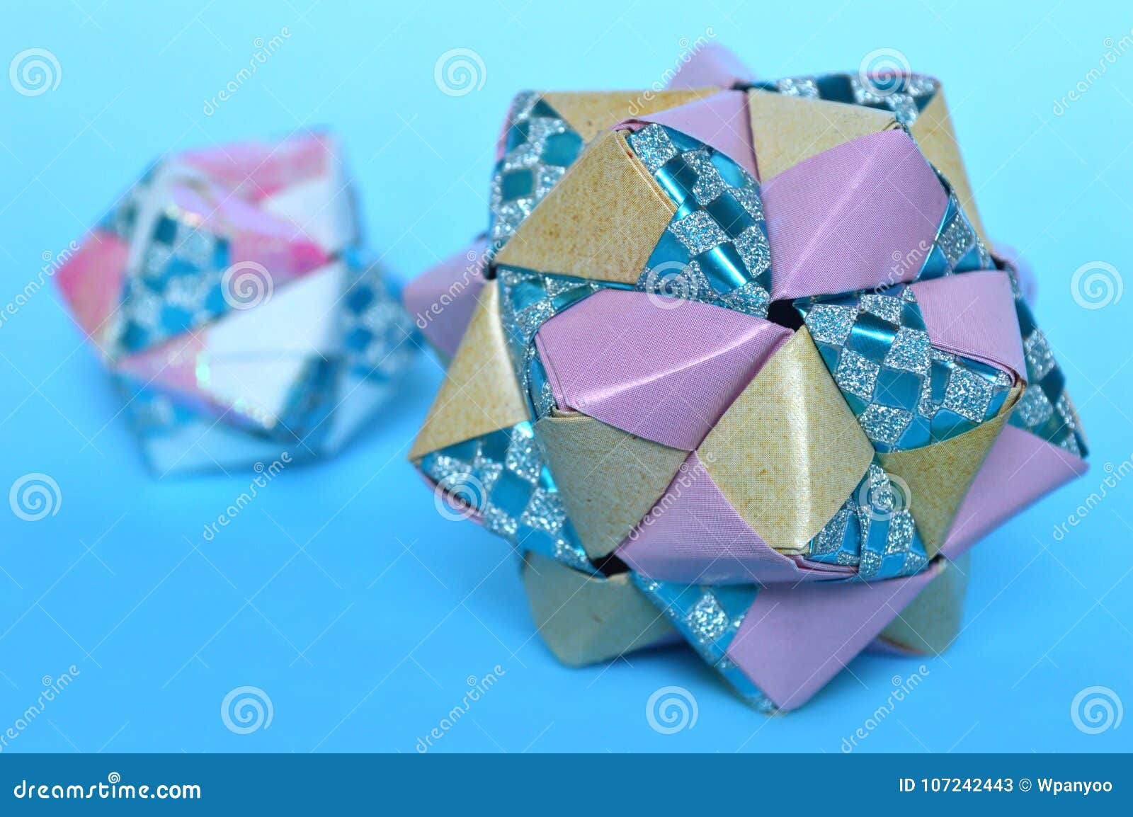 Origami Modulaire, Boule De Sonobe Image stock - Image du culture ...