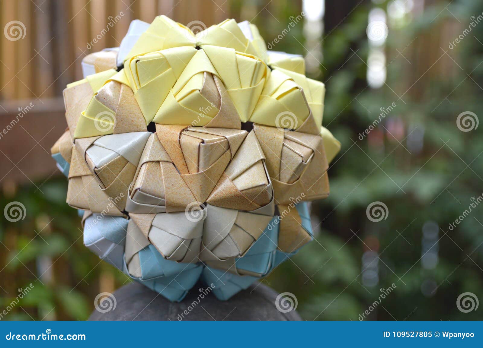 Origami Modulaire, Boule De Sonobe Image stock - Image du fond ...