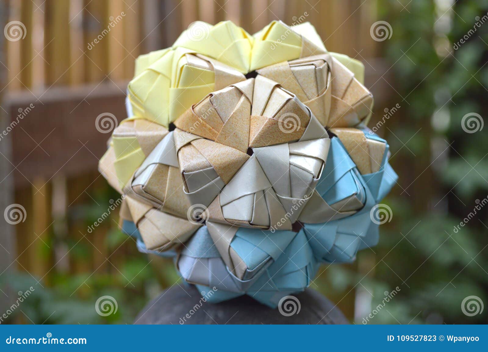 Origami Modulaire, Boule De Sonobe Image stock - Image du module, bleu ...