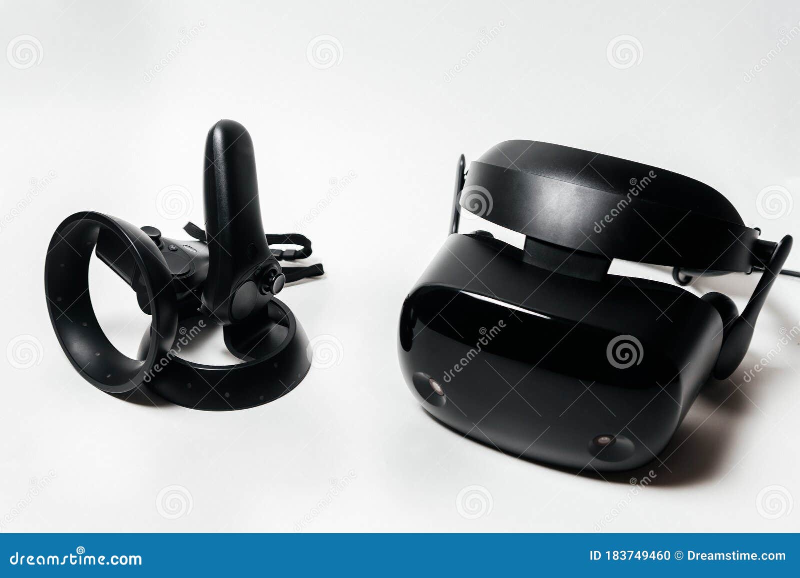 Original Black Stereoscopic 3d Vr Mask with Headphones, with Controller ...