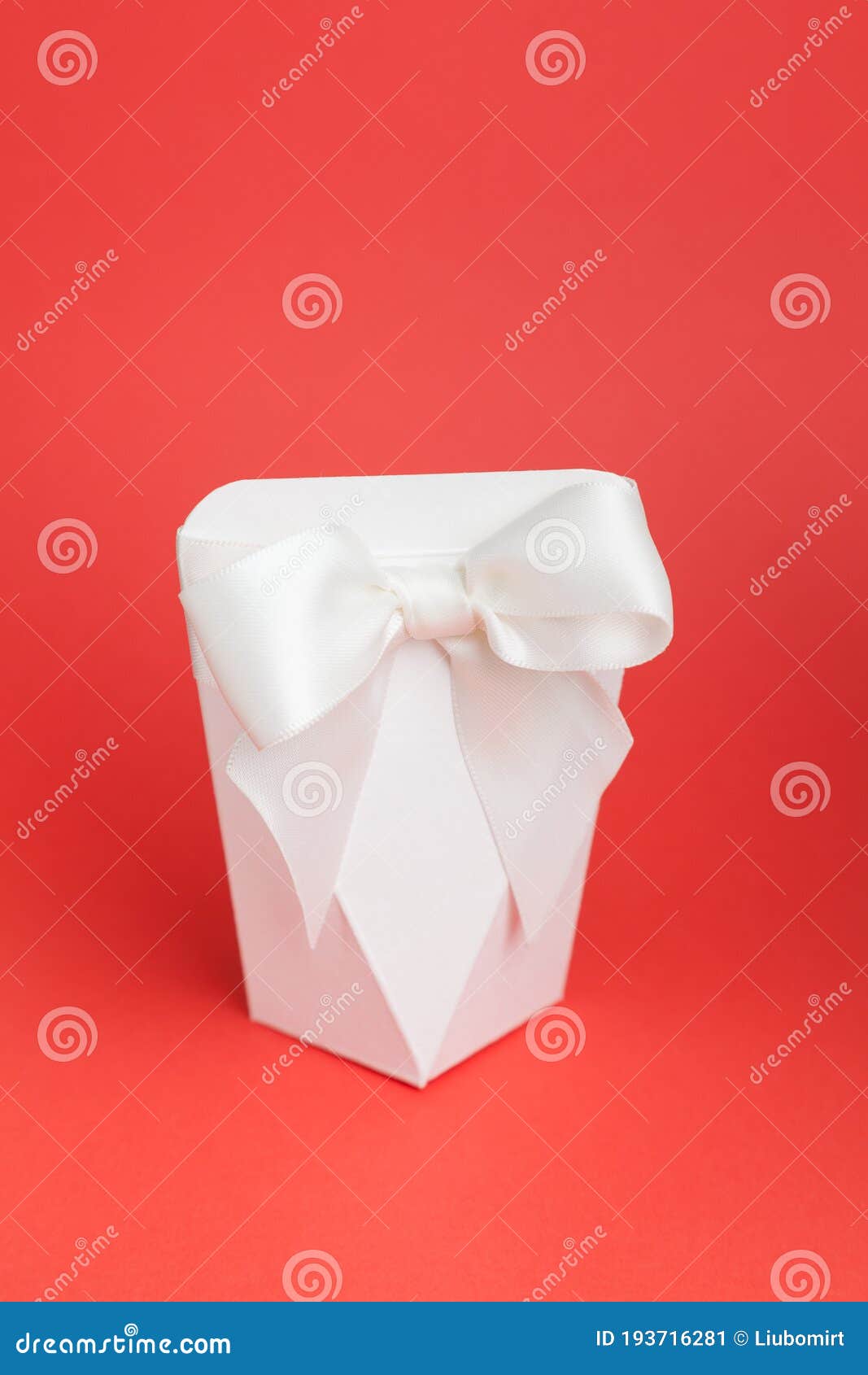 Original Diamond Shaped Box with Ribbon Stock Image - Image of ...