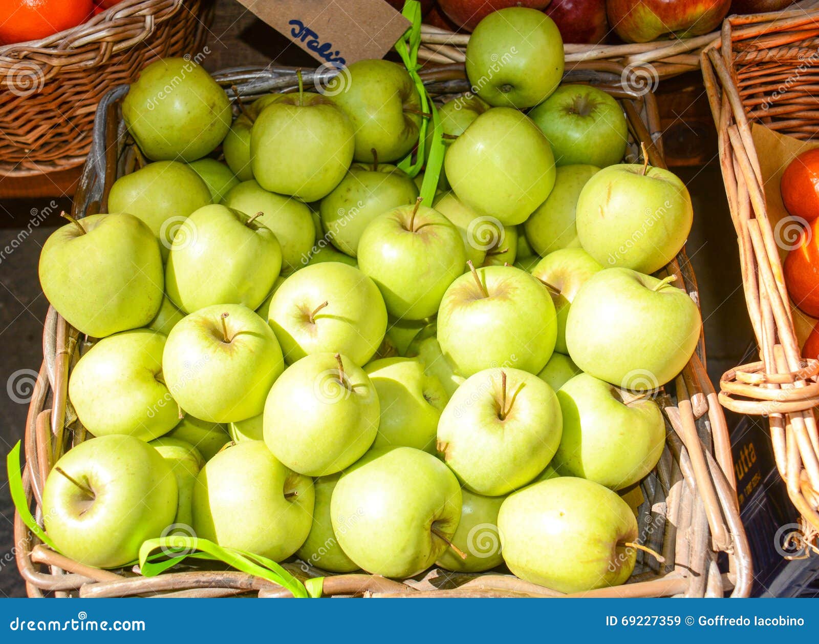 Original Italian Apples Stock Photos - Free & Royalty-Free Stock Photos ...
