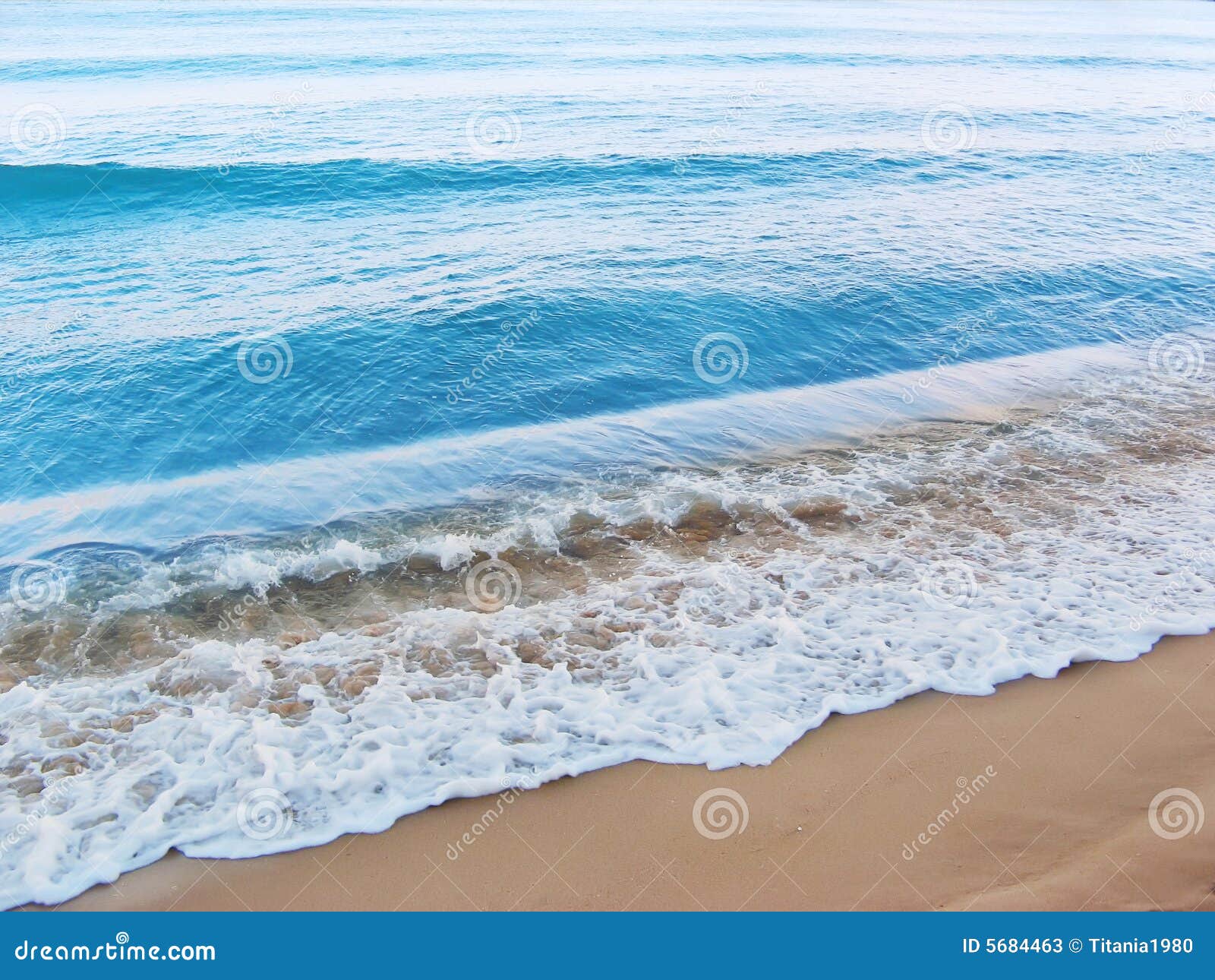 Orilla de la playa imagen de archivo. Imagen de mojado - 5684463