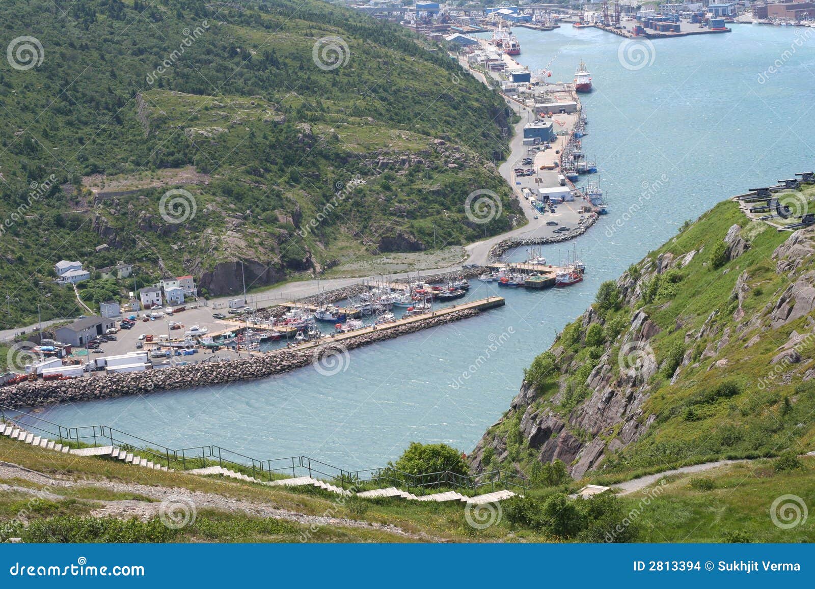 Orilla del lago foto de archivo. Imagen de rocoso, calma - 2813394