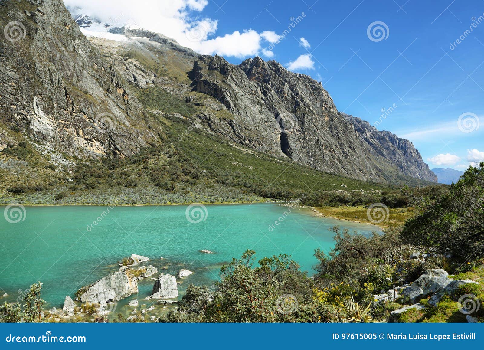 Orilla Del Lago Llanganuco Orconcocha Imagen de archivo - Imagen de ...