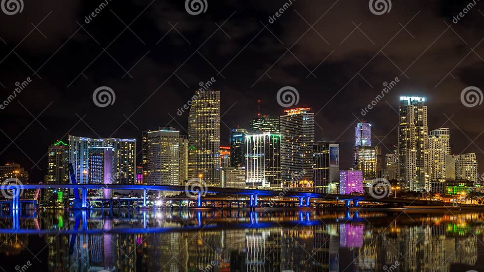 Orizzonte Di Miami Alla Notte Fotografia Stock - Immagine di florida ...