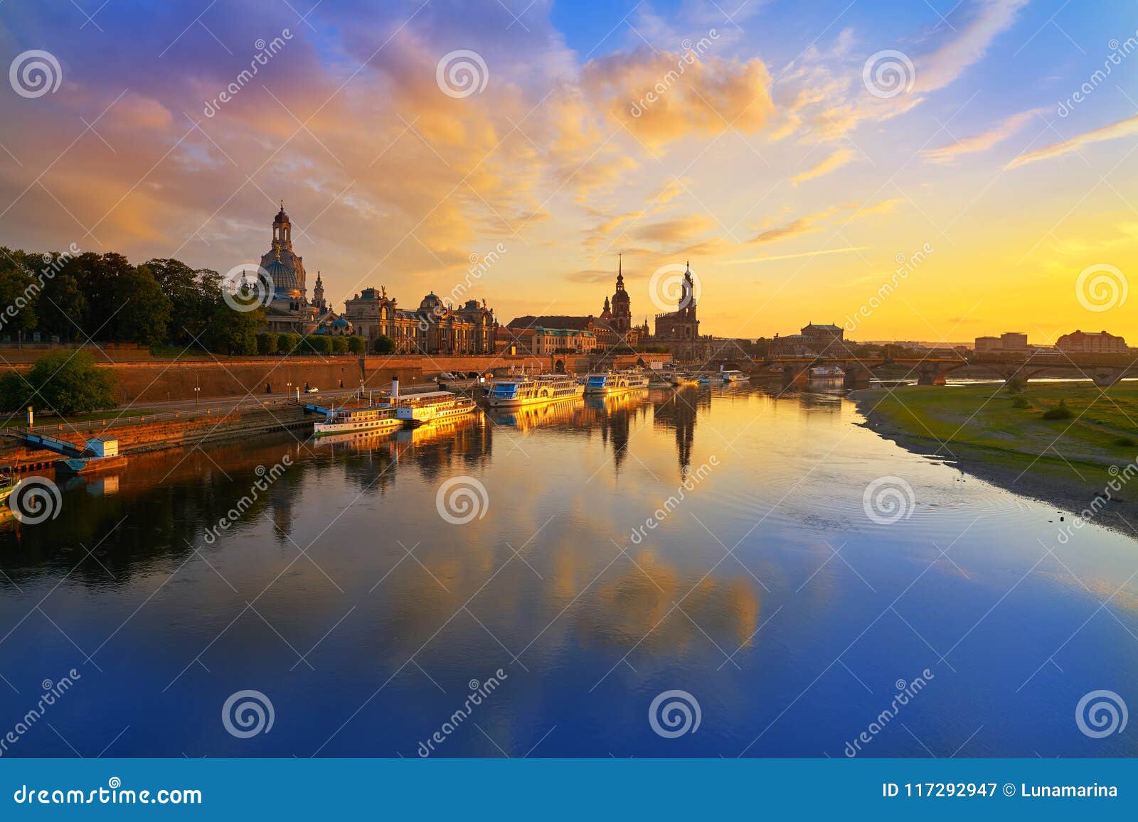 Orizzonte E Fiume Elba Di Dresda in Sassonia Germania Immagine Stock ...
